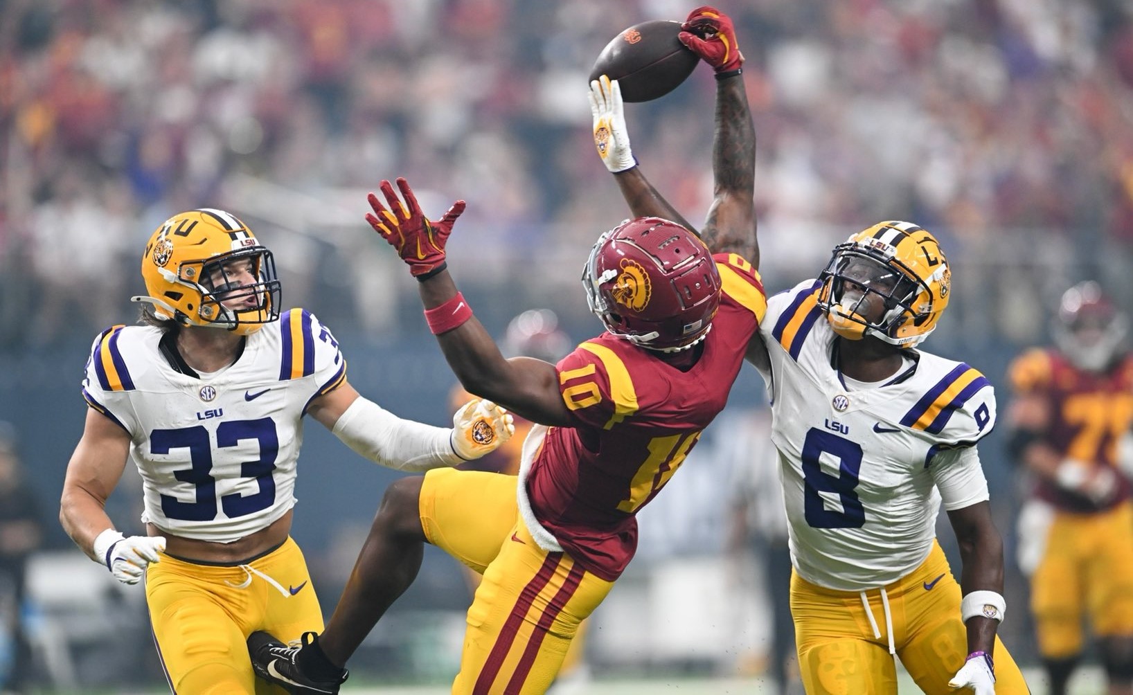 USC Trojans Triumph Over LSU Tigers in Season Opener