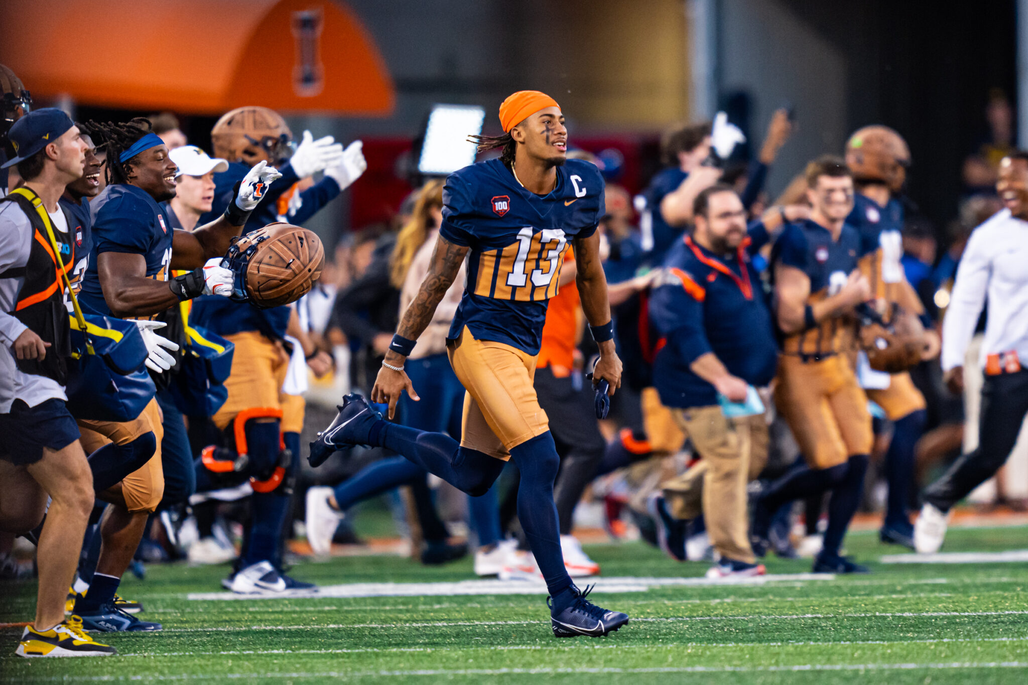 Illinois Tops Michigan with Dominant 21-7 Victory on Historic Day